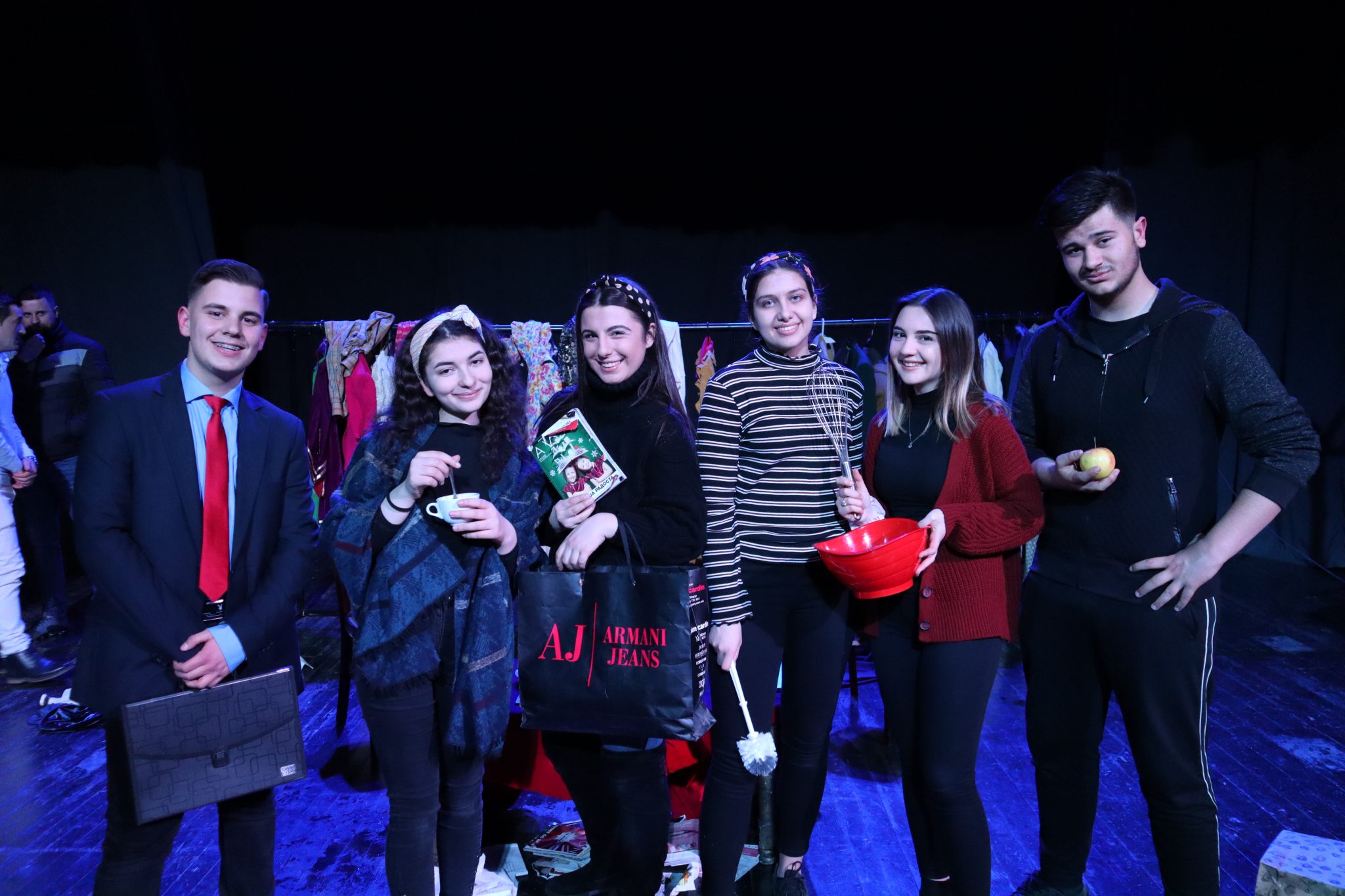 Komedia “Burri burrë” nga Kristo Floqi – Kultura-K